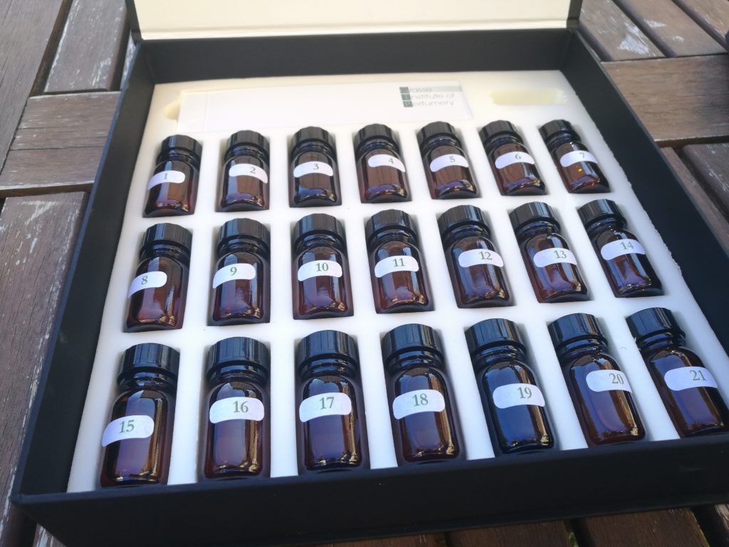 Olfactive kit Product categories | Perfumery School in Grasse